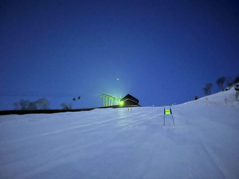 苗場スキースクール | 苗場スキースクールは新潟県苗場スキー場にあるスキースクールです。 さまざまなレッスンやイベントをおこなっております。